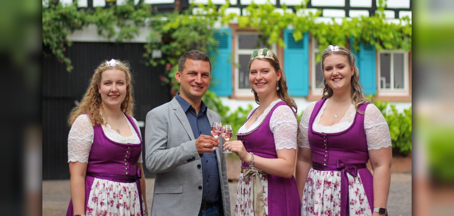 Diesjährige Winzerfestgläschen werden vorgestellt | Groß-Umstadt - Website